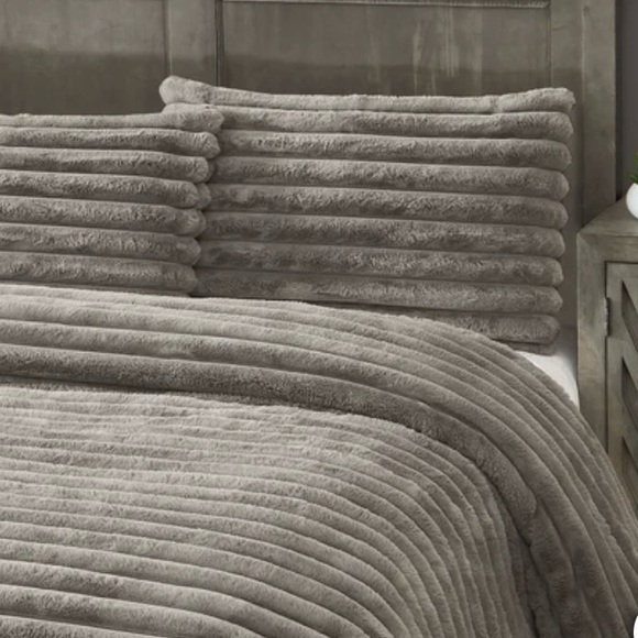 Frye | Bedding | Frye Rabbit Faux Fur With 2 Horizontal King Comforter ...